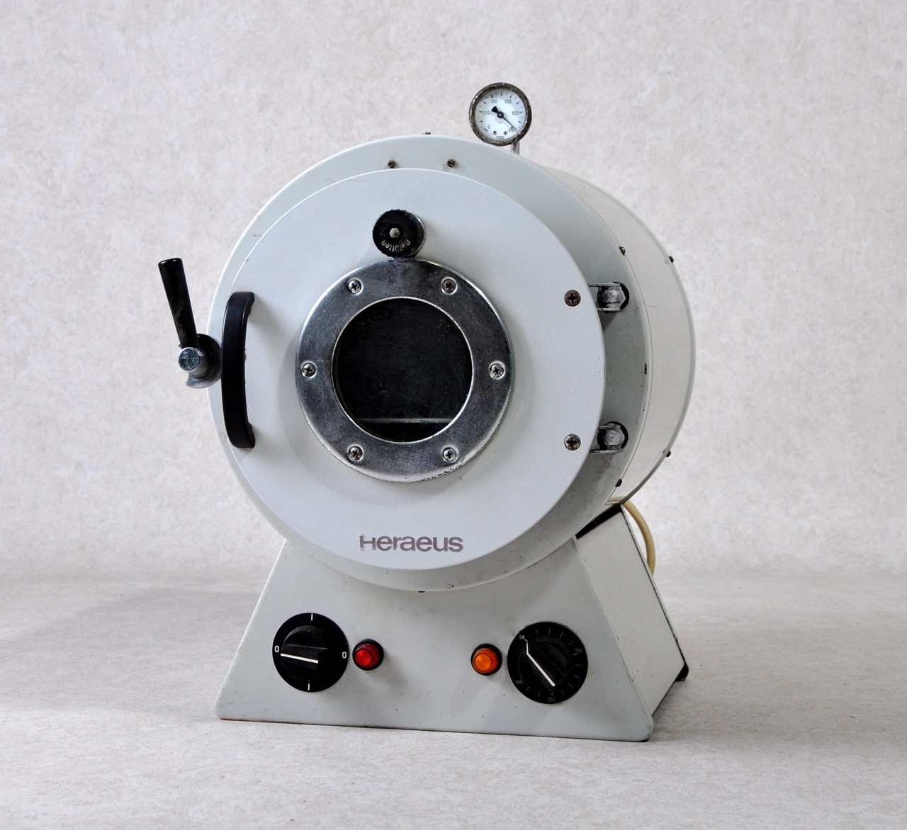 Heraeus RVT220 vacuum oven - Gemini BV