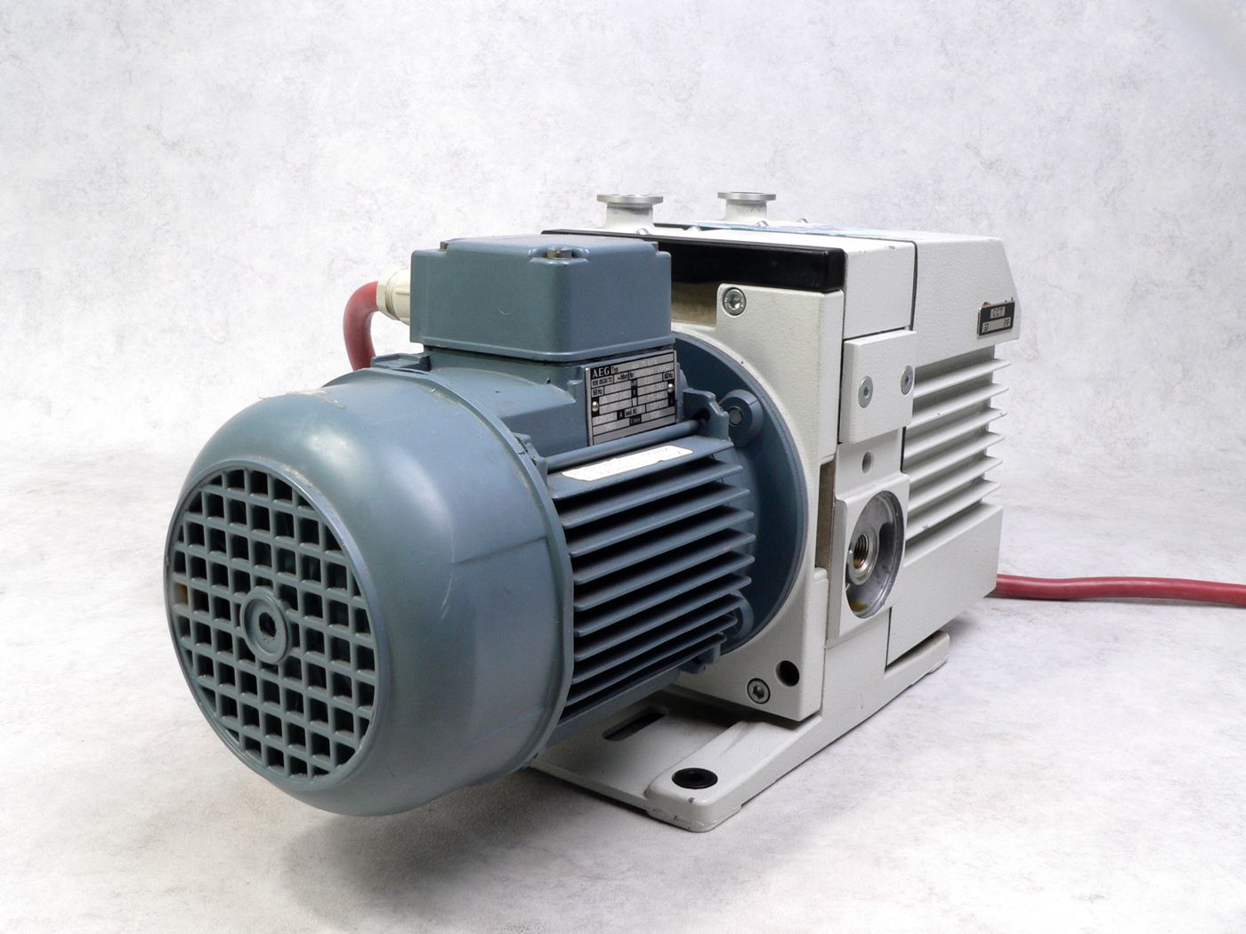 Leybold-Heraeus TRIVAC D4B vacuumpomp - Gemini BV