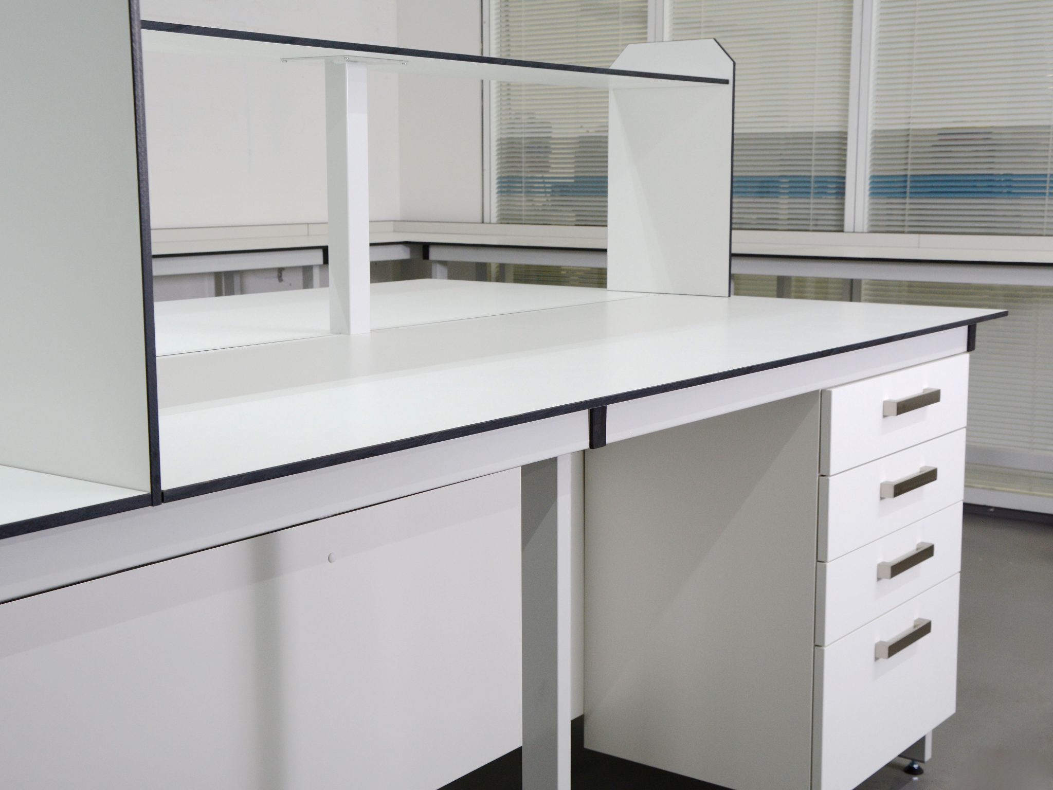 Diverse merken laboratorium tafels - Gemini BV