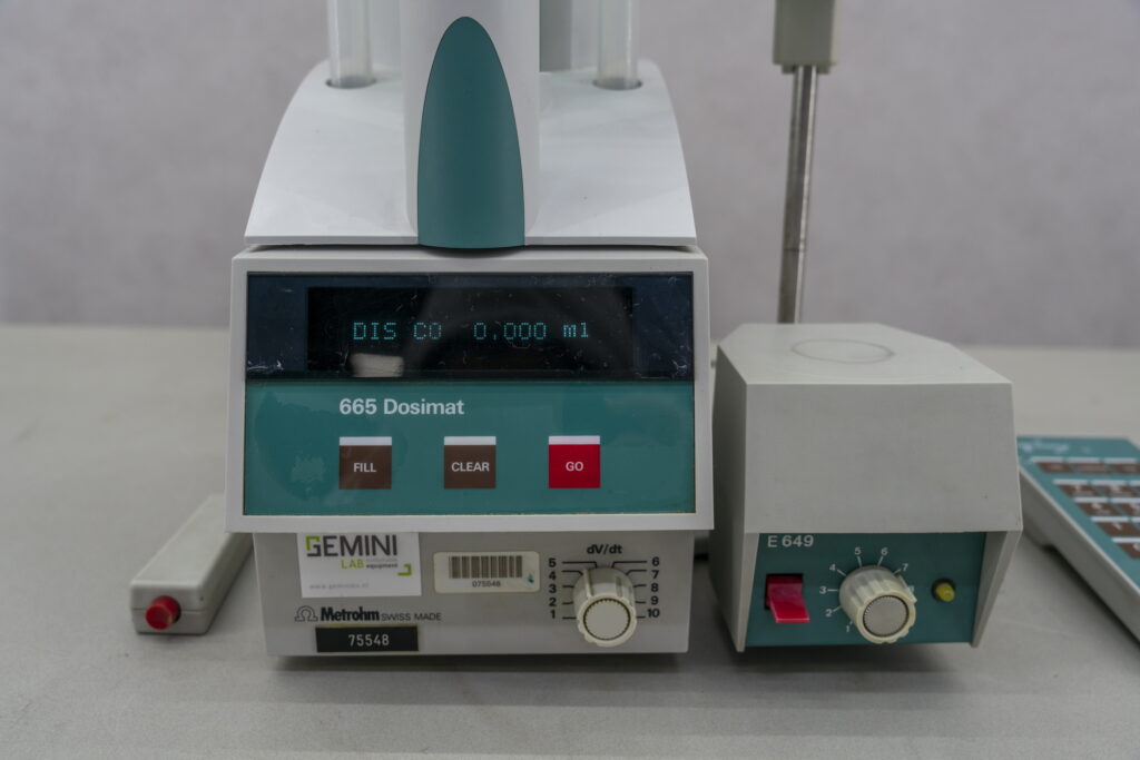 Metrohm 665 Dosimat met E649 roerder en wissel unit - Gemini BV